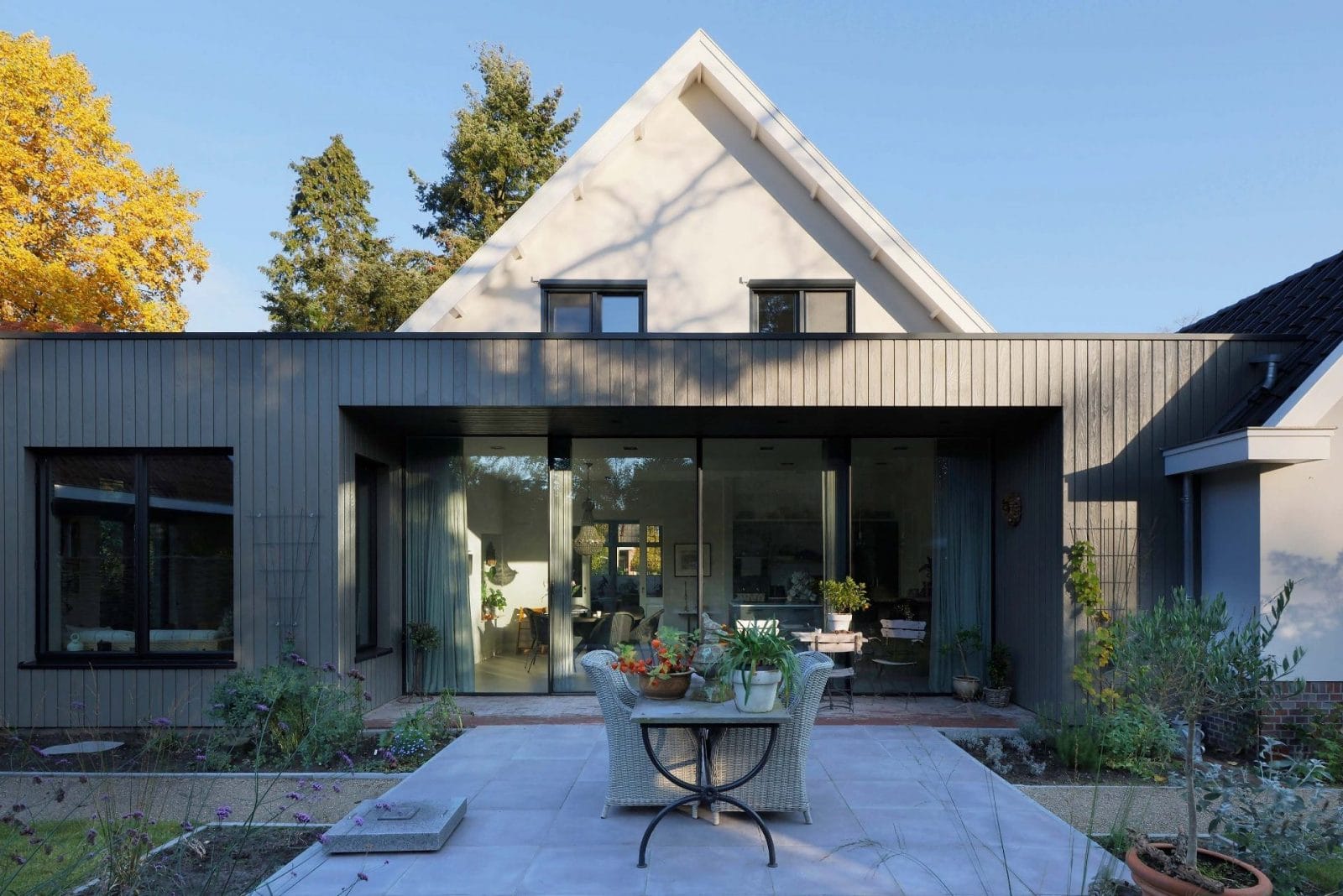 Why prefer painted thermowood to regular painted wood cladding? - Thermory